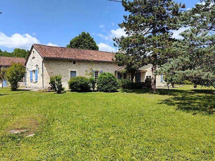 Maison à vendre - Paussac-et-Saint-Vivien - 8 pièces - 4 chambres