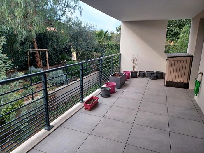 Appartement à louer - Saint-Raphaël, Les Arênes - 2 pièces - 1 chambre