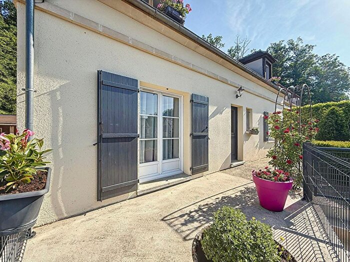 Maison à vendre - Verneuil-en-Halatte - 6 pièces - 5 chambres