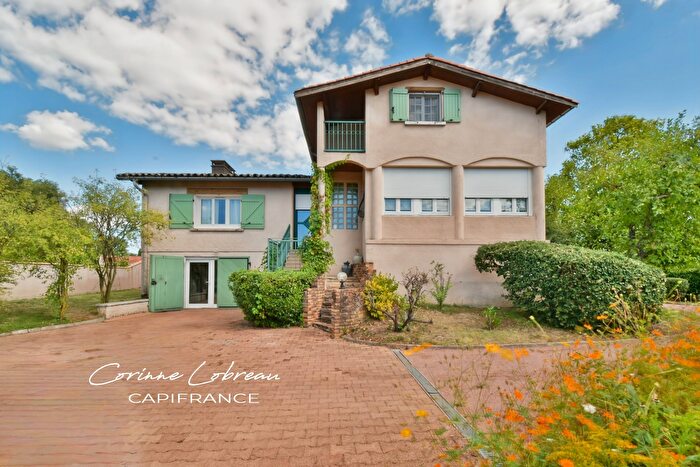 Maison 10 pièces à vendre à Cercié
