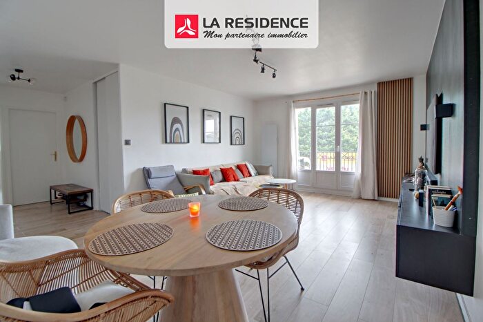 Appartement à vendre - Plaisir, Centre-ville, Château - 3 pièces - 2 chambres