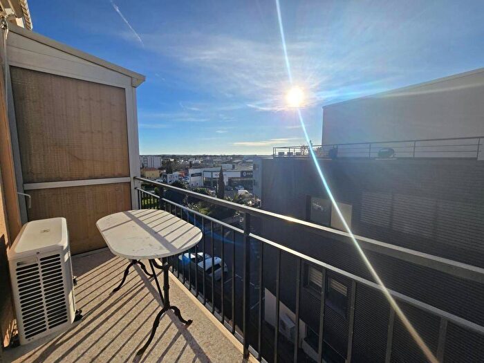 Appartement à louer - Les Aires de la Dîme, Salon-de-Provence - 1 pièce - 1 chambre