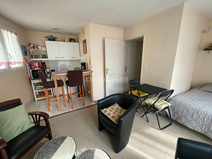 Appartement à louer - Dieppe, Centre-ville, Saint-Pierre, Chanzy - 1 pièce