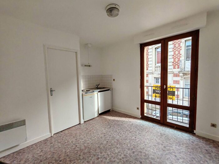 Appartement à louer - Centre Ville-Saint Léonard-Notre-Dame, Alençon - 1 pièce