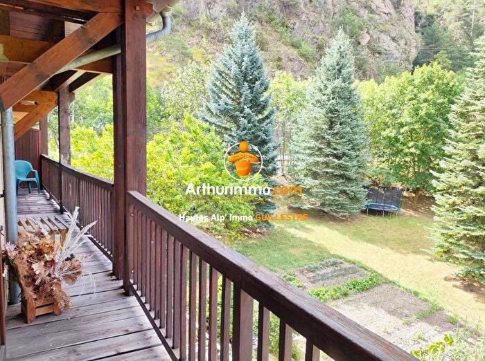 Appartement à vendre - Guillestre - 4 pièces - 3 chambres