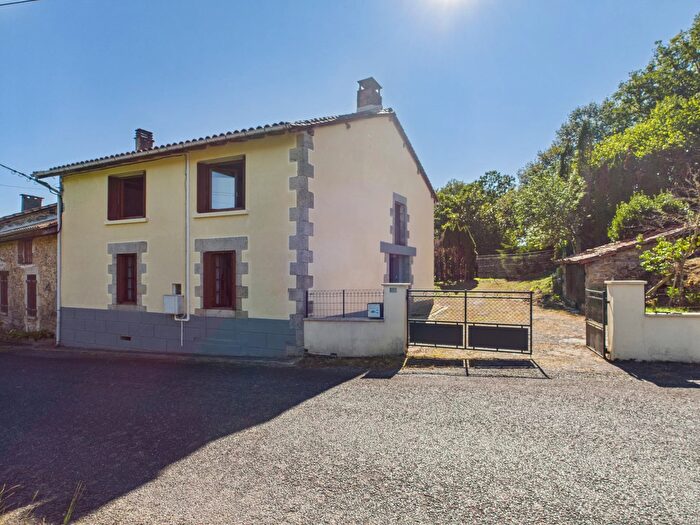 Maison à vendre - Piégut-Pluviers - 8 pièces - 2 chambres