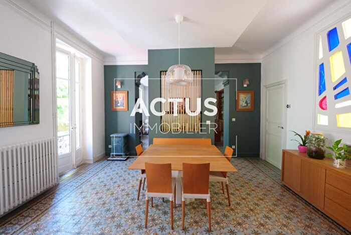 Salon-de-Provence, Centre-ville - Maison 8 pièces à vendre