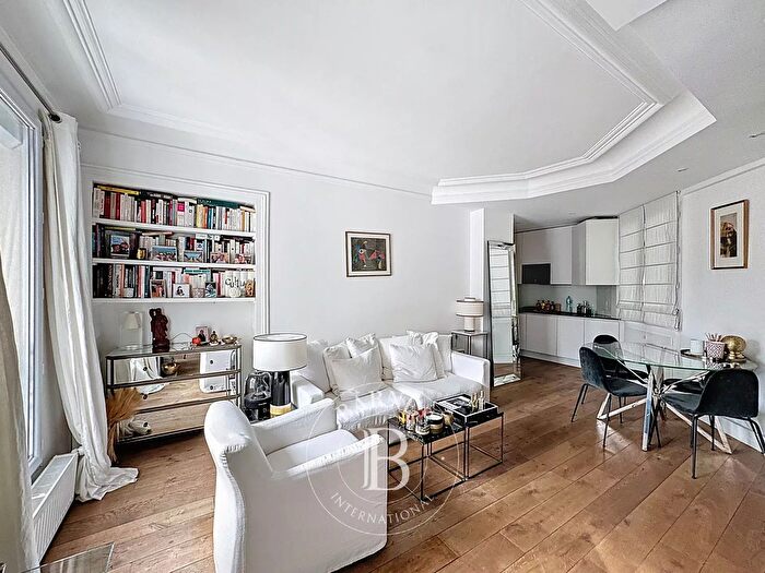 Appartement à louer - Paris e , Mairie - 3 pièces - 2 chambres