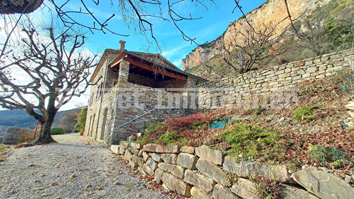 Maison à vendre - Saint-Ferréol-Trente-Pas - 4 pièces - 3 chambres