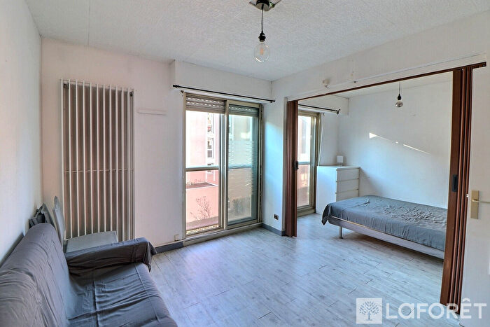 Appartement à vendre - Hyères, Centre-ville - 1 pièce - 1 chambre