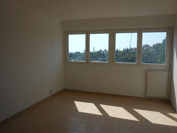 Grasse, Gare : Appartement 2 pièces à louer