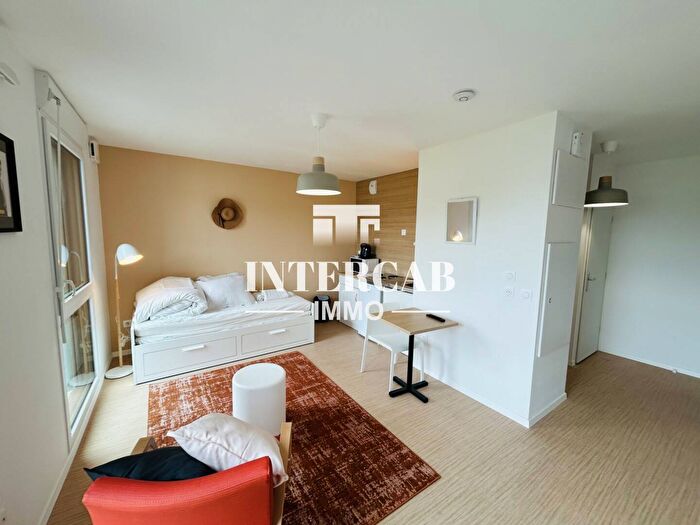 Appartement à louer - Barbâtre-Saint Remy-Verrerie, Reims - 1 pièce