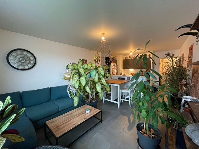 Maisons à vendre et appartements à louer - 1