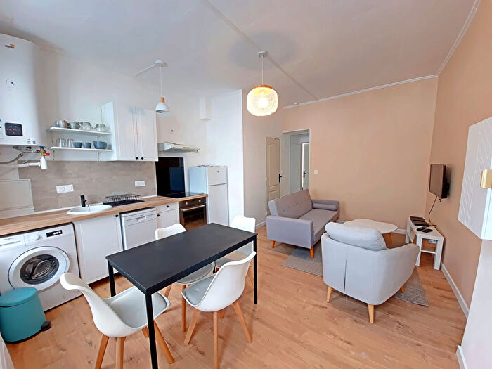 Appartement à louer - Saint-Étienne, Crêt de Roc - 3 pièces - 2 chambres