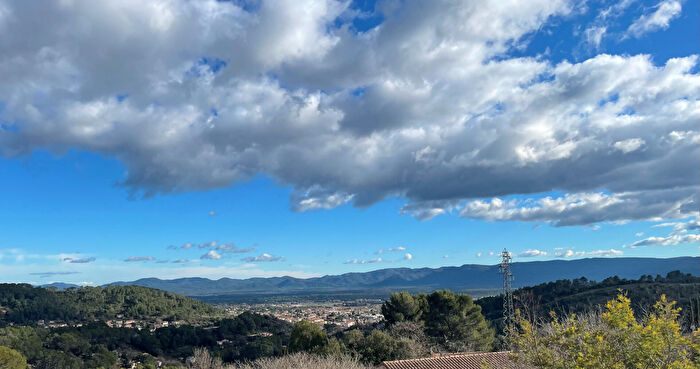 Maison à louer - Le Luc - 6 pièces - 5 chambres