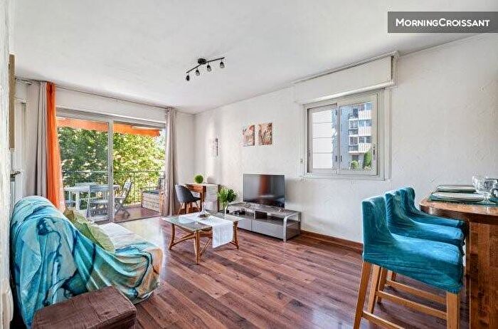 Appartement à louer - Fontmerle, Antibes - 2 pièces - 1 chambre