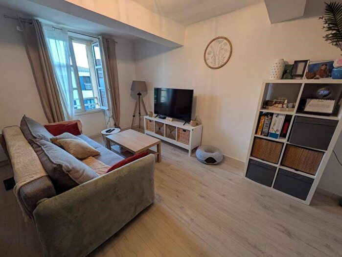 Centre Ville, Saint-Maximin-la-Sainte-Baume : Appartement 2 pièces à louer