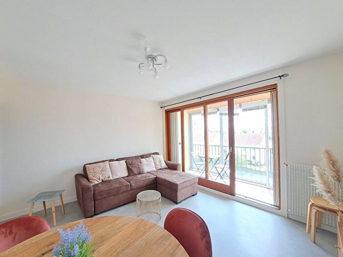 Appartement à louer - Troyes - 3 pièces - 2 chambres