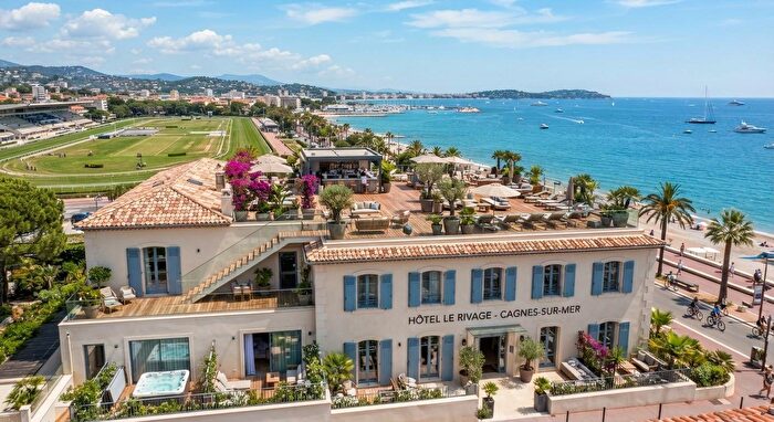 Maison 18 pièces à Saint-Laurent-du-Var, à vendre
