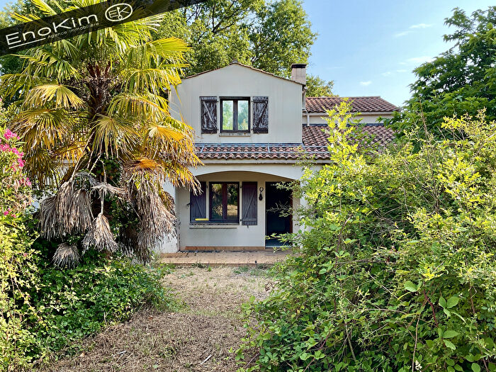 Le Champ-Saint-Père : Maison 10 pièces à vendre