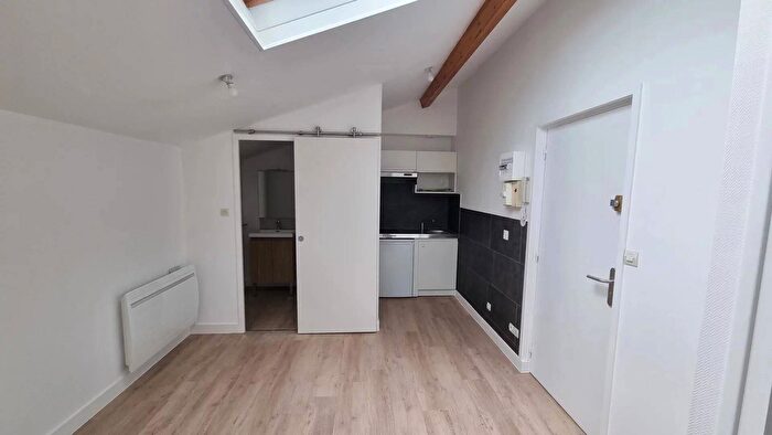 Appartement à louer - Zone Rurale, La Couronne - 1 pièce