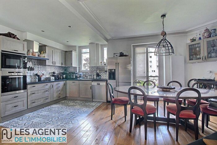 Appartement à louer - Centre Ville-Vieux Puteaux - 5 pièces - 3 chambres