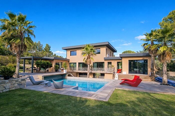 Maison à vendre - Nîmes, Mas de Lauze, Carreau de Lanes - 10 pièces - 4 chambres