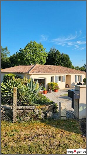 Bussac-sur-Charente : Maison 5 pièces à vendre