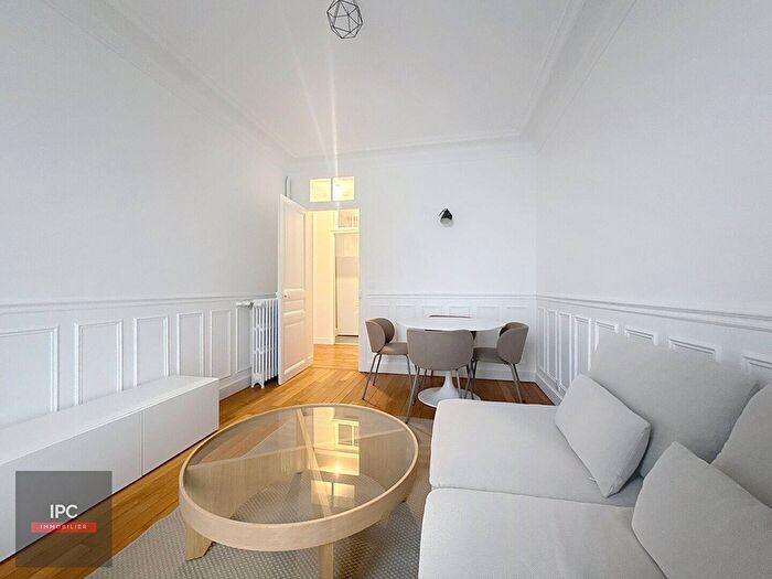 Appartement à louer - Paix-Etienne dOrves, Bois-Colombes - 3 pièces - 2 chambres