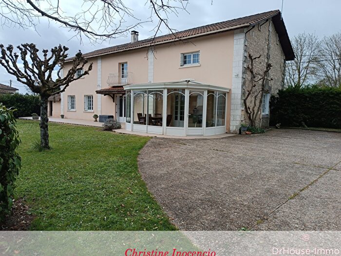 Maison à vendre - Barbezieux-Saint-Hilaire - 8 pièces - 6 chambres