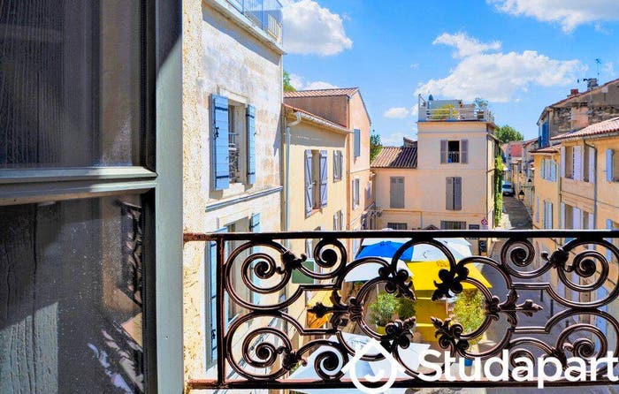 Centre Ville-Mejan-La Cité, Arles : Appartement 1 pièce à louer