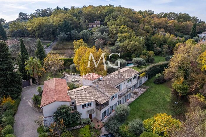 Maison à vendre - Grasse, Magagnosc, Saint-Mathieu - 8 pièces - 5 chambres