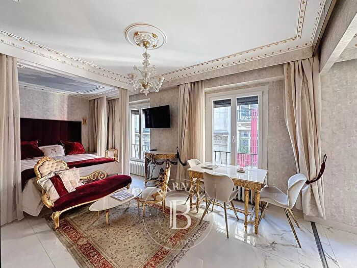 Appartement à louer - Paris e , Saint-Philippe du Roule - 1 pièce - 1 chambre