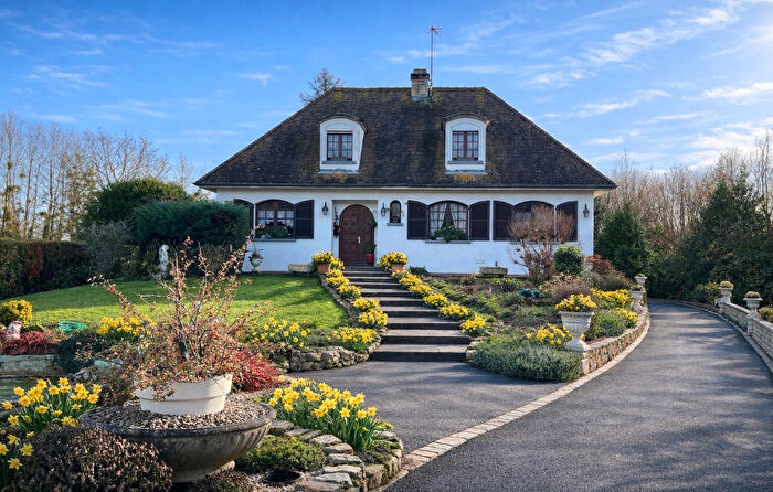 Maison à vendre - Noyon, Centre-ville - 6 pièces - 4 chambres