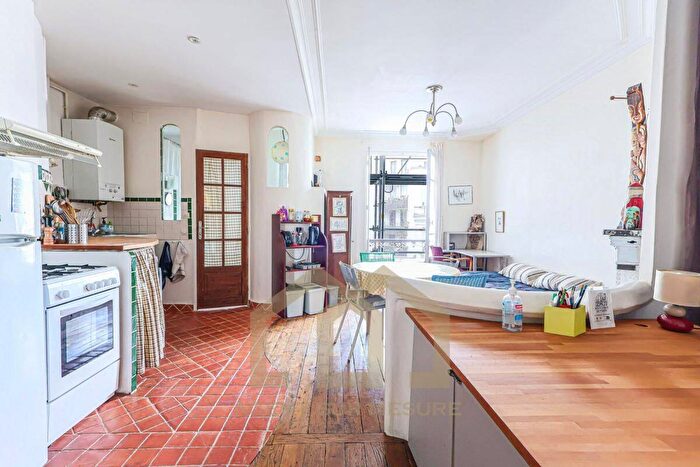 Goutte d'Or-Château Rouge, Paris 18ème arrondissement : Appartement 3 pièces à louer