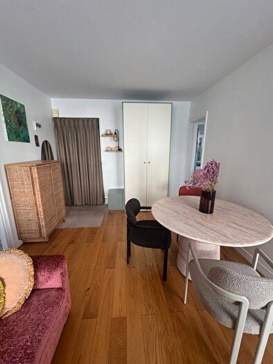 Appartement à louer - Saint James-Général Koenig, Neuilly-sur-Seine - 2 pièces