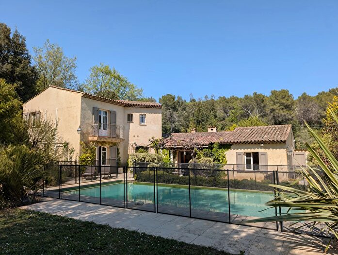 Roquefort-les-Pins : Maison 5 pièces à vendre
