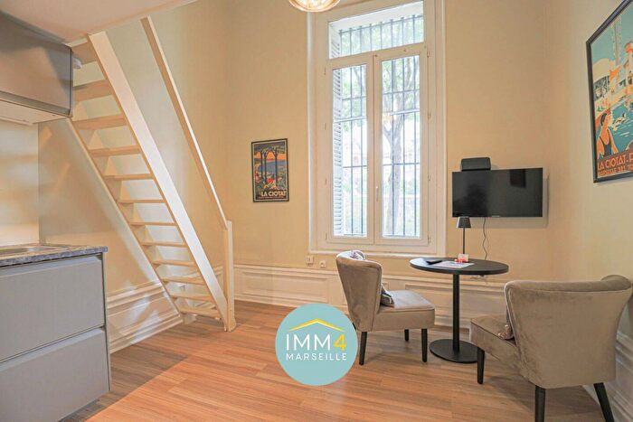 Appartement à louer - Cinq Avenues, Marseille ème arrondissement - 1 pièce