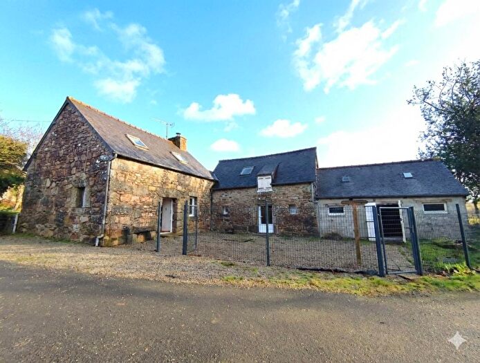 Maison à louer - Saint-Gilles-Pligeaux - 5 pièces - 4 chambres