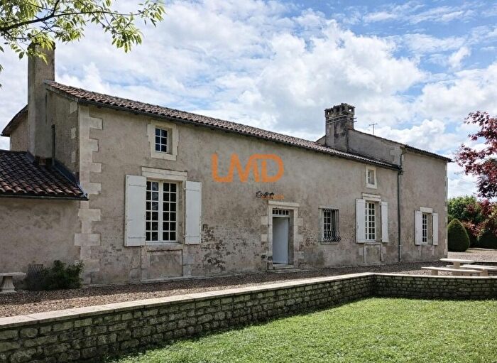 Maison 8 pièces à Chasseneuil-du-Poitou, à vendre