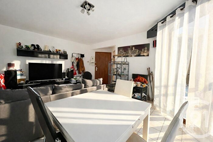 Appartement à louer - Alès, Centre-ville - 3 pièces - 2 chambres