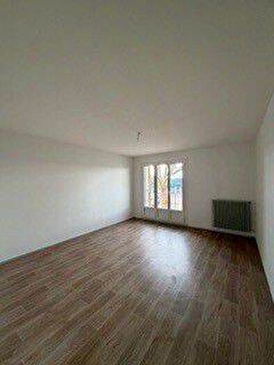 Appartement à louer - Marseilles-lès-Aubigny - 3 pièces - 2 chambres