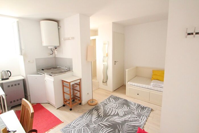 Appartement 1 pièce à Dijon, Perrières, à louer
