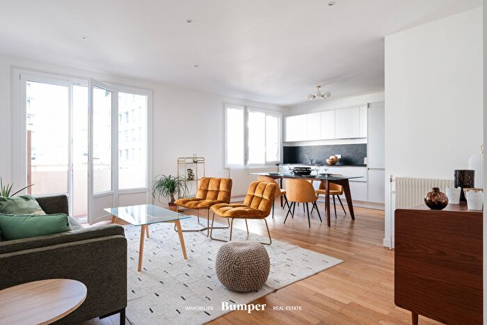 Appartement à louer - Villeurbanne, Gratte Ciel - 4 pièces - 3 chambres