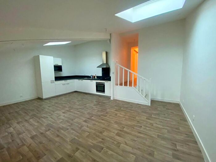 Appartement à louer - Arveyres - 3 pièces - 2 chambres