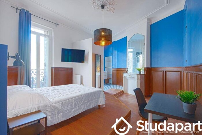 Appartement à louer - Les Grandes Carmes, Marseille ème arrondissement - 1 pièce - 3 chambres