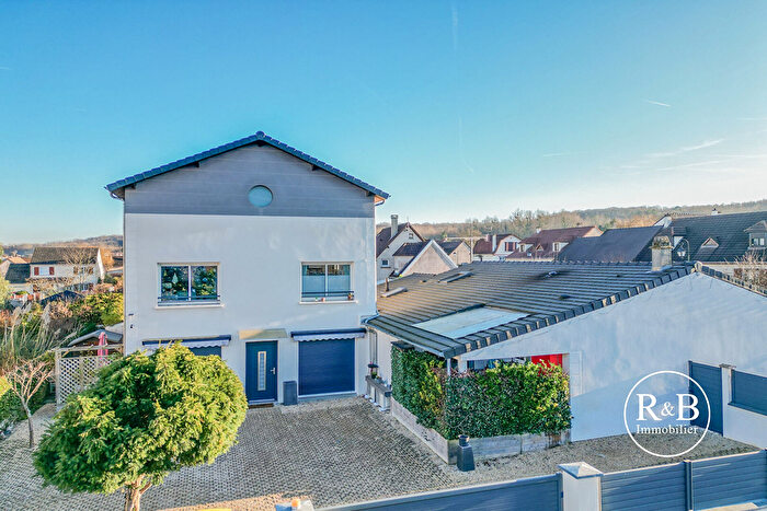 Les Clayes-sous-Bois, Centre-ville : Maison 9 pièces à vendre