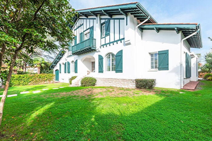 Maison à vendre - Biarritz, Saint-Charles, Phare, Larochefoucauld - 8 pièces - 4 chambres