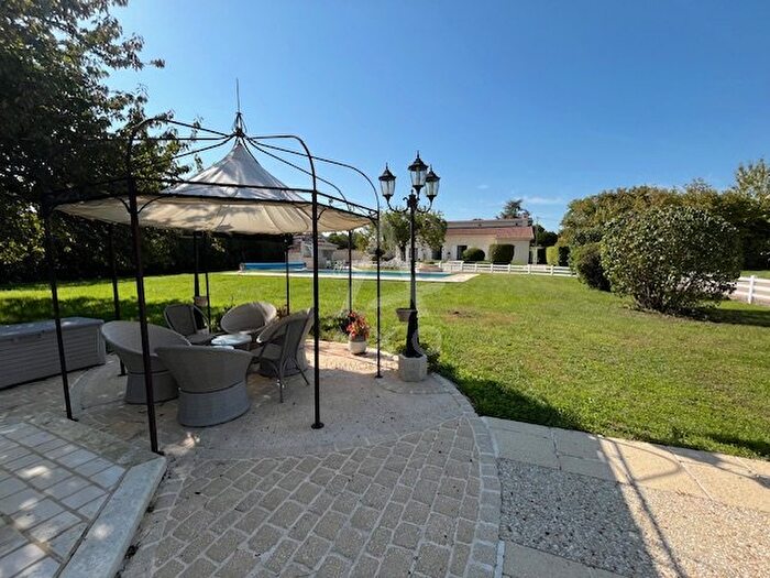 Maison à vendre - Angoulême, Champ de Mars - 6 pièces - 4 chambres