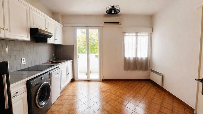 Vittier-Saint Genest, Arles : Appartement 4 pièces à louer